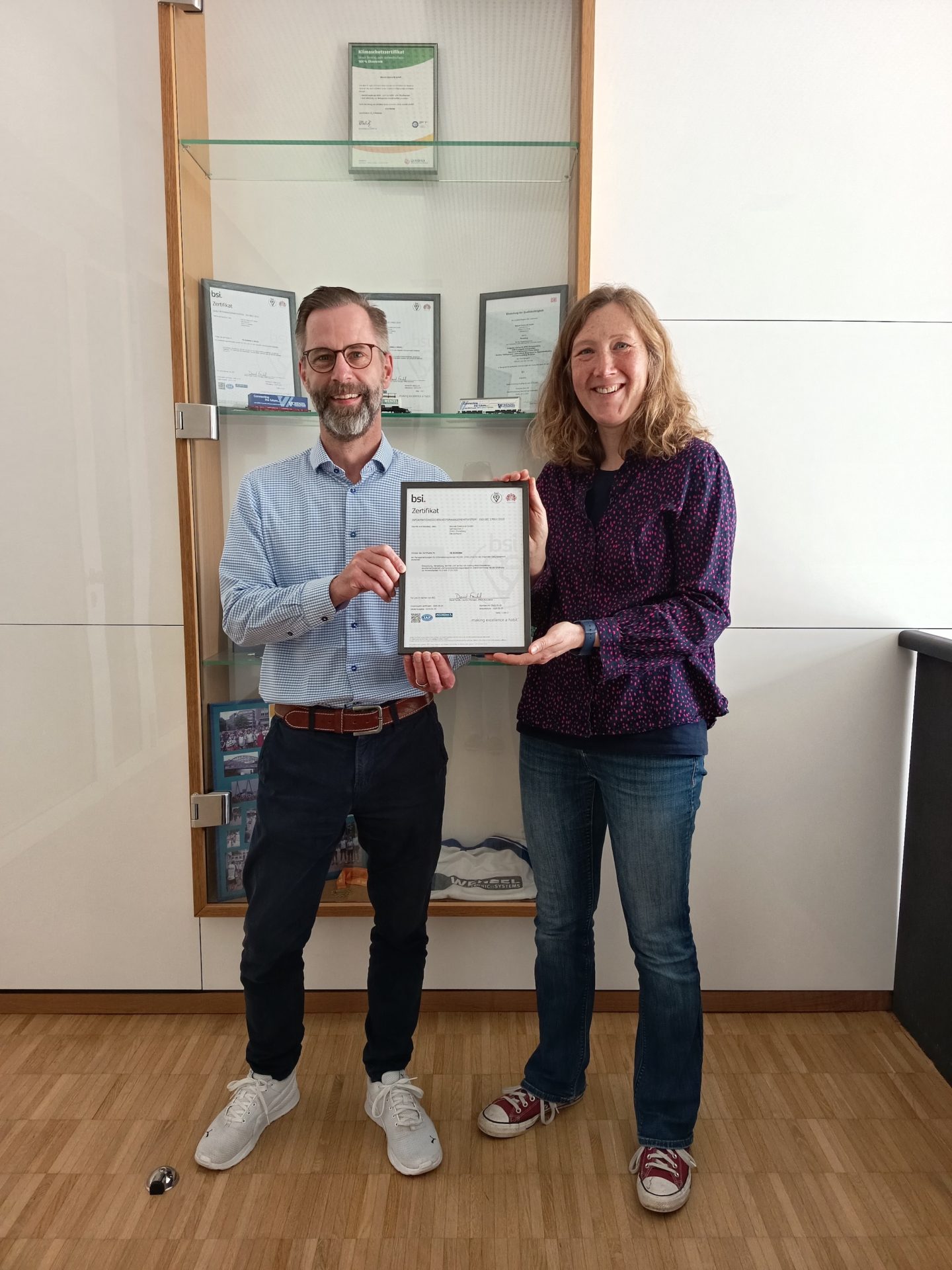 Wir sind stolz auf unsere erfolgreiche ISO 27001-Zertifizierung! • Wenzel Elektronik